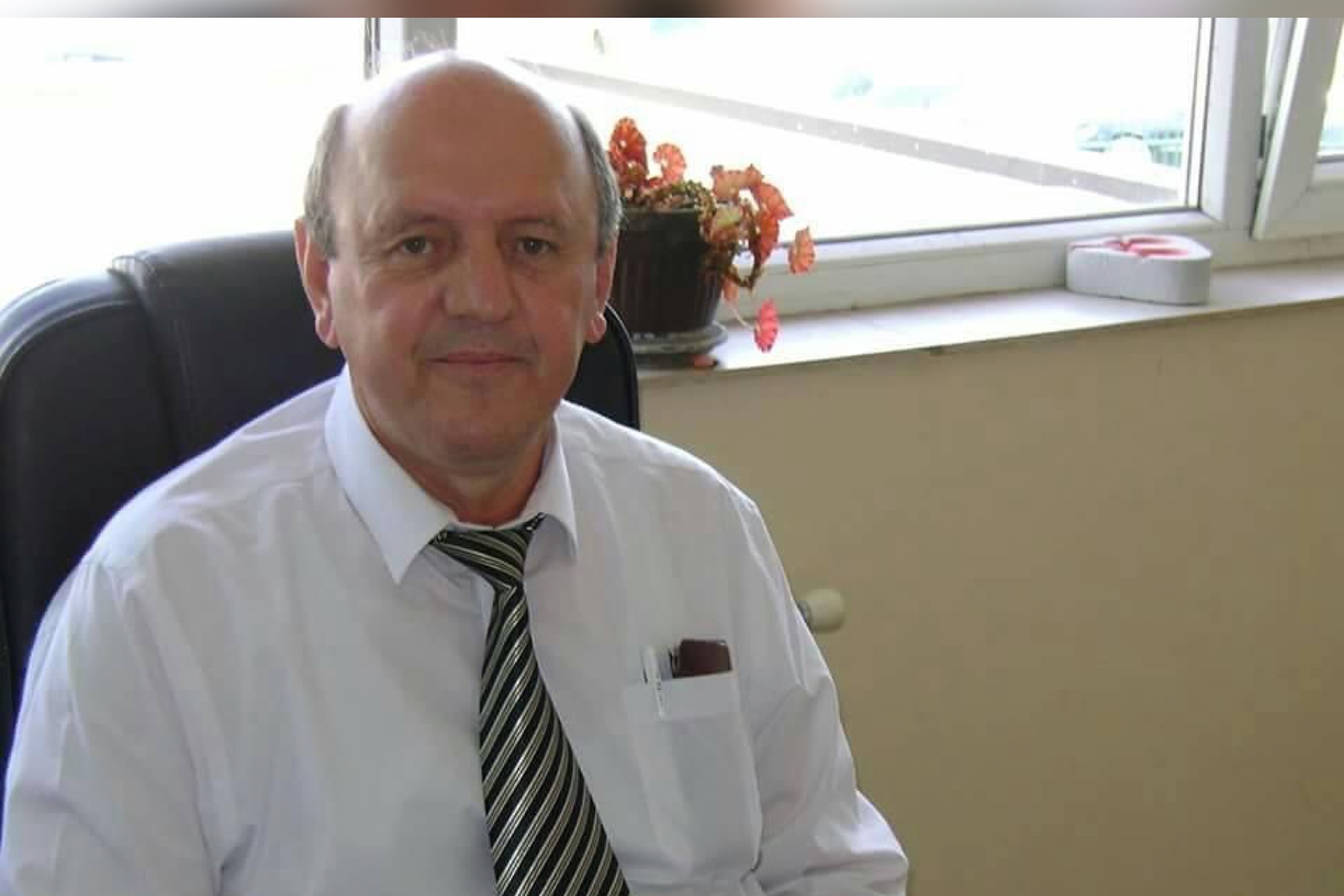Lajmi i hidhur: Vdes ish drejtori i shkollës dhe mësimdhënësi, Agim Gashi Lajmi i hidhur: Vdes ish drejtori i shkollës dhe mësimdhënësi, Agim Gashi
